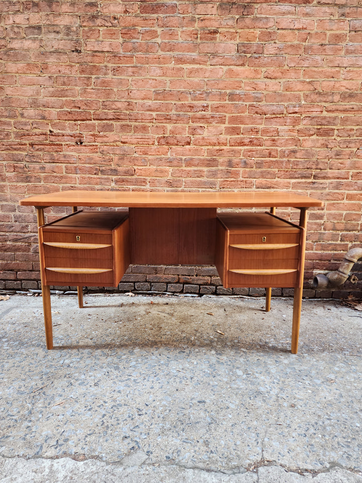 Desks – Vintage MC
